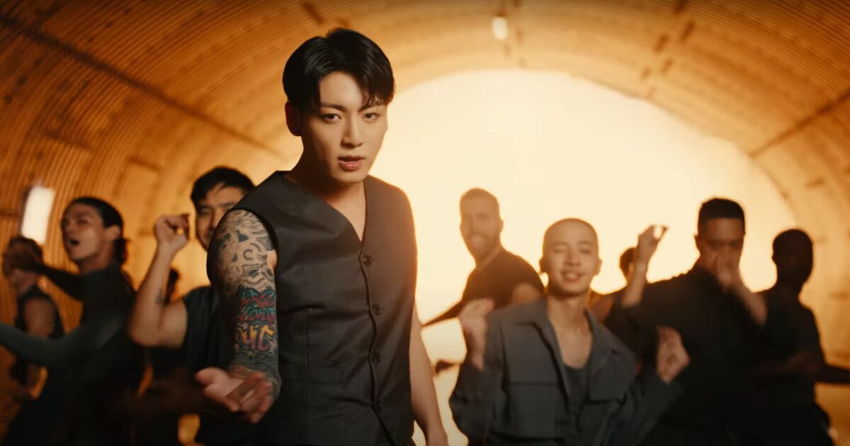 Magyarországon forgott Jungkook Standing Next to You című klipje ... Magyarországon forgott Jungkook Standing Next to You című klipje ...